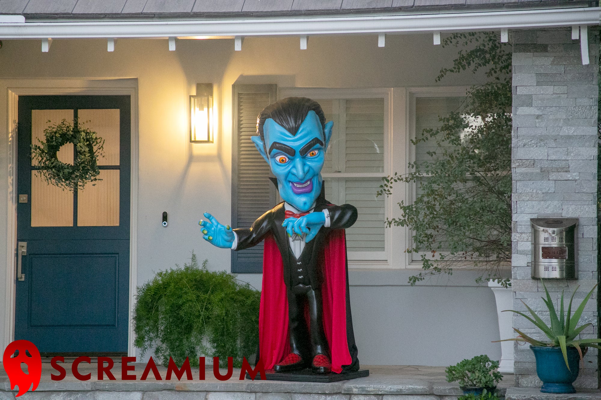 Giant Vampire Halloween Decoration : 6-Foot-Tall Selfie Station Statue ...