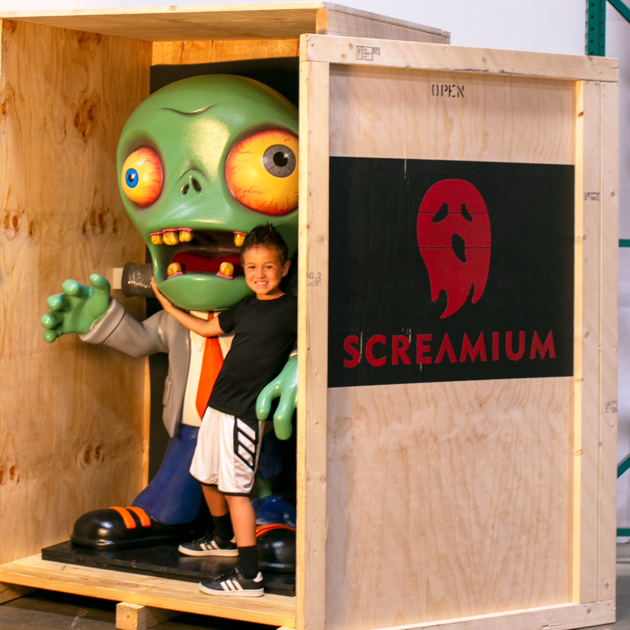 Giant Zombie Halloween Decoration : 6-Foot-Tall Selfie Station Statue ...