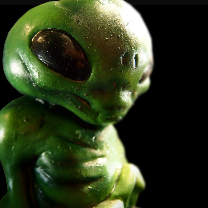 Green Alien Monster Embryo in Formaldehyde Jar Prop – SCREAMIUM