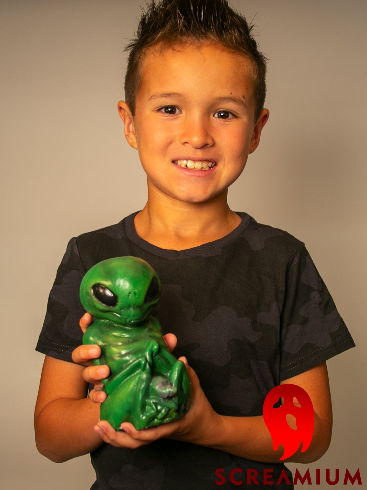 Green Alien Monster Embryo in Formaldehyde Jar Prop – SCREAMIUM