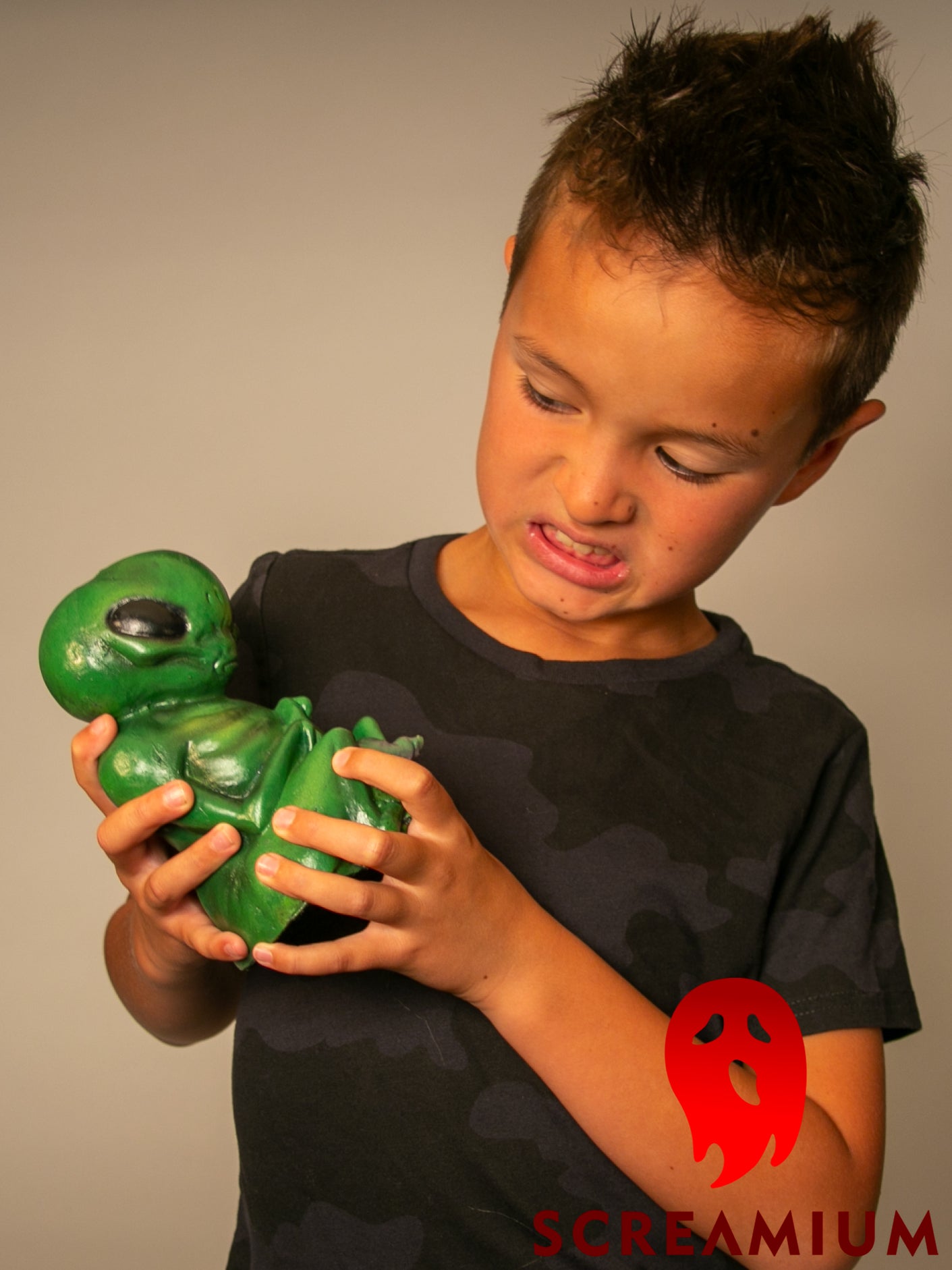 Green Alien Monster Embryo in Formaldehyde Jar Prop – SCREAMIUM